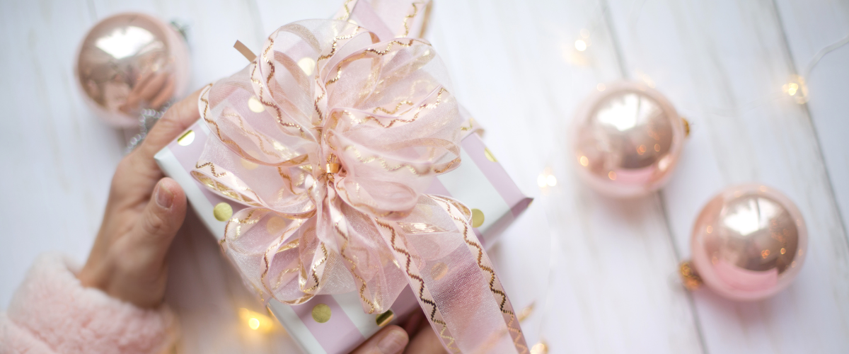 Christmas Gift Ribbons and Bows | Wrap Every Gift with a Touch of Magic ...